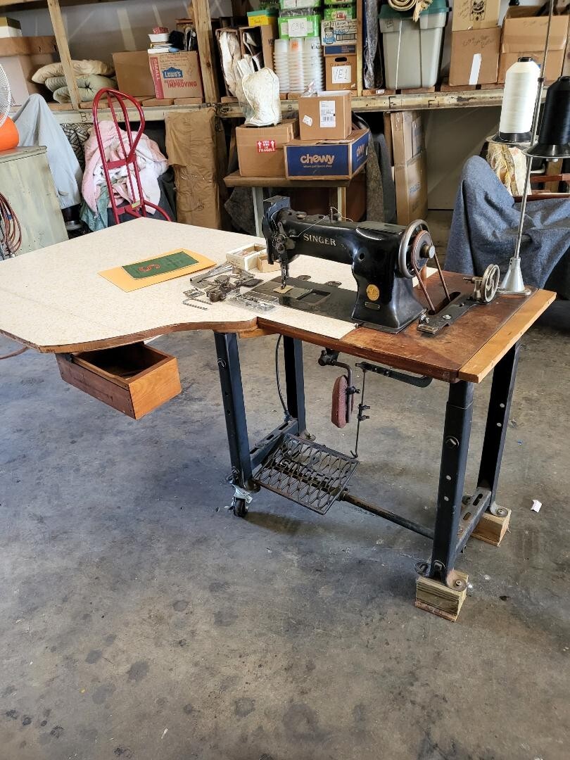 Singer 111W industrial sewing machine-complete with table and ...