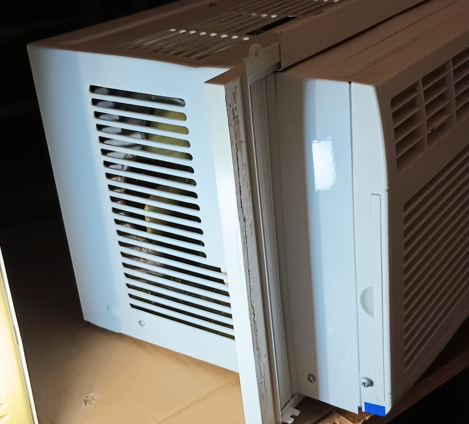 Window Air Conditioner 5050 BTU GE Model AHS05LXQ1 Dec 2017 PICK UP ...