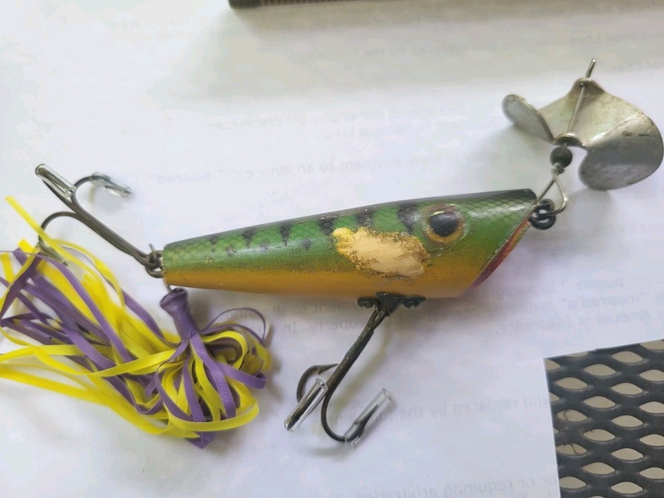 2 Vintage Fred Arbogast SPUTTERBUG Lures. 5/8 Oz Perch & 1/4 Oz Yellow ...