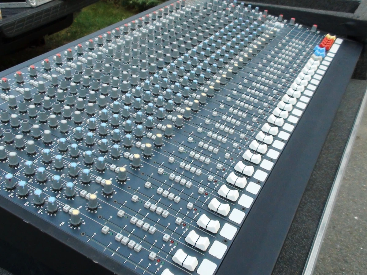 Soundcraft Mixer 24 Channel