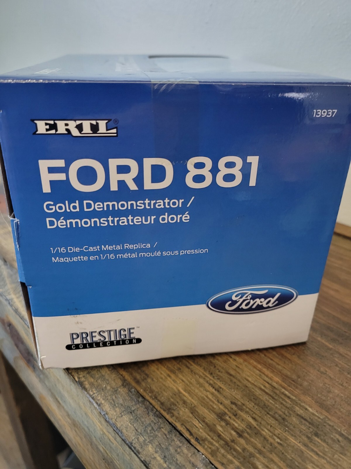 RARE FORD 881 Prestige Gold Demonstrator TRACTOR 1/16 New in Box Ertl ...