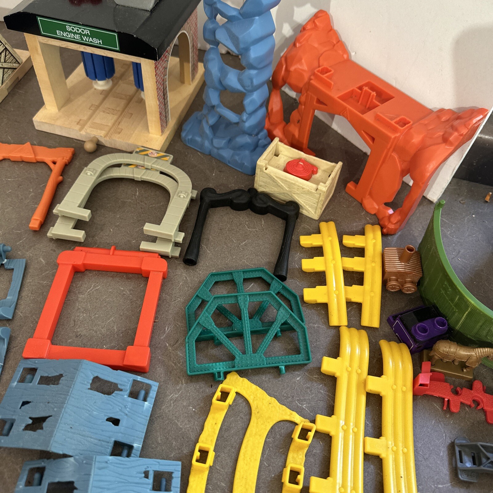 Thomas The Train Tracks Gullane Lot Track Buildings Bridges Pieces And ...