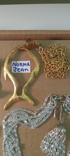 LOT #75 VINTAGE JEWELRY MOSTLY SIGNED LISNER CORO TRIFARI NORMA JEAN ...