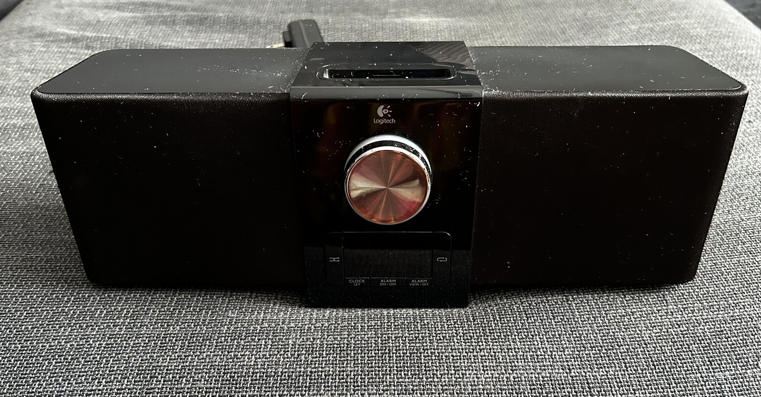 Logitech Pure-Fi Express Plus 30-pin Apple Ipod Speaker Alarm Clock S ...