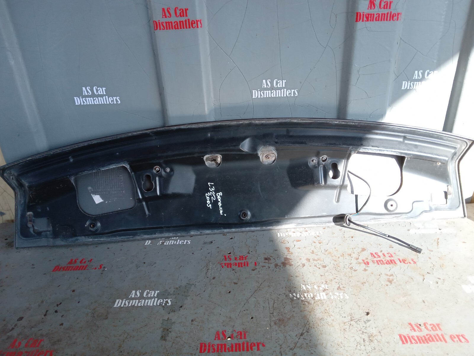 RANGE ROVER L322 2005 Tailgate spoiler trim with brake light bonatti ...