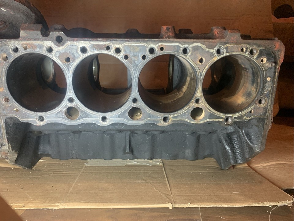 SBC 350 V8 ENGINE MOTOR BLOCK 3970010 BOLT MAIN GM 2 Bolt 1972 | eBay