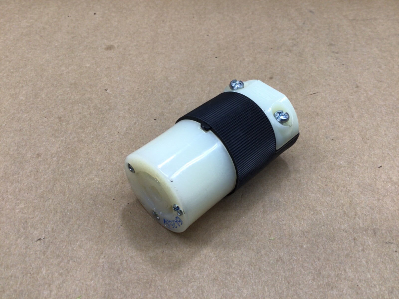 HUBBELL Connector Twist-Lock 15A 250V 2 Pole 3 Wire HBL4579C #4002L3IAC ...