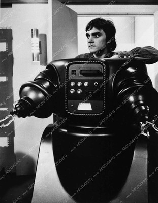 2234-25 Robby the Robot in TV show Columbo Peter Falk Mind Over Mayhem ...