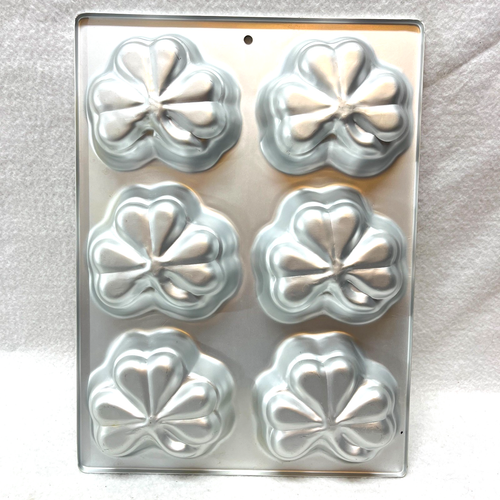 1983 Wilton Mini Shamrock Clover Cake Pan 508-1465 St Patrick’s Day | eBay