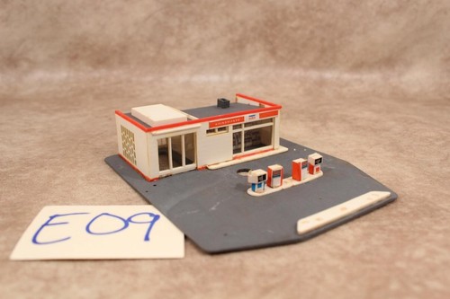 E09B VINTAGE N SCALE PLASTIC TRAIN BUILDING EXXON GAS STATION GARAGE | eBay