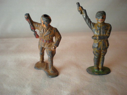 Barclay Figures Signal Man Charging Soldier 764 No Helmets | eBay