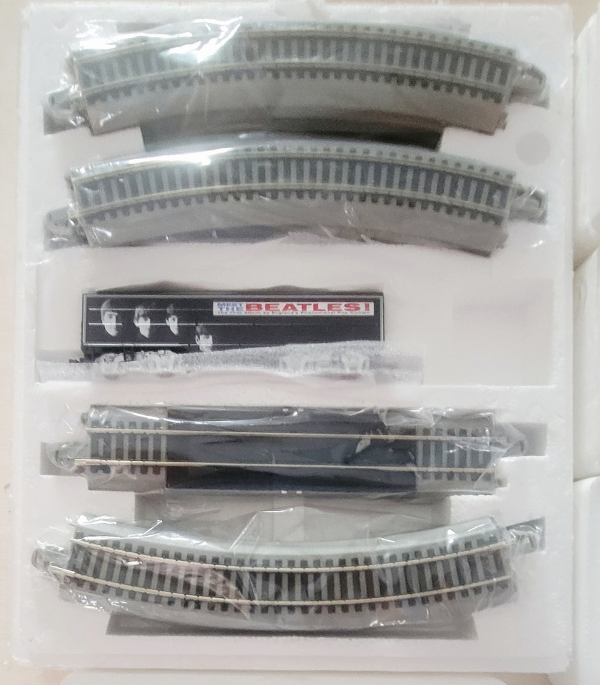 HAWTHORNE VILLAGE THE BEATLES EXPRESS HO SCALE ELECTRIC TRAIN SET 4 CAR ...