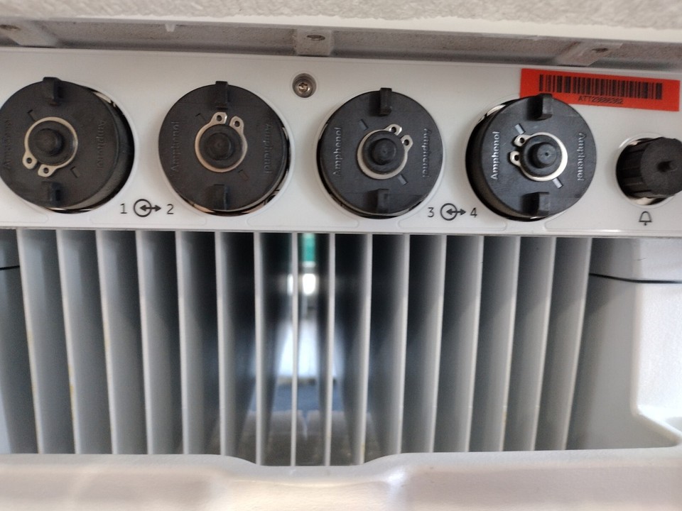 ERICSSON MODEL AIR 6449 B77D 5G RADIO & ANTENNA KRD 901 206/11 KRE 105 ...