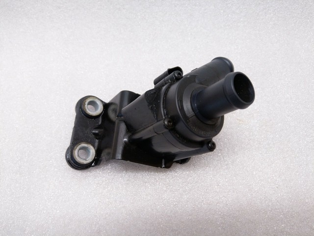 Ford Kuga 1.5 EcoBoost Benzin Zusatz Wasserpumpe Ds7g-8c419-cb online ...
