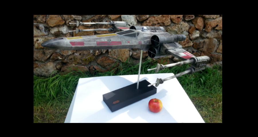 1 STAR WARS Prop LUKE SKYWALKER'S RED FIVE X-WING FIGHTER *PLUS DISPLAY ...