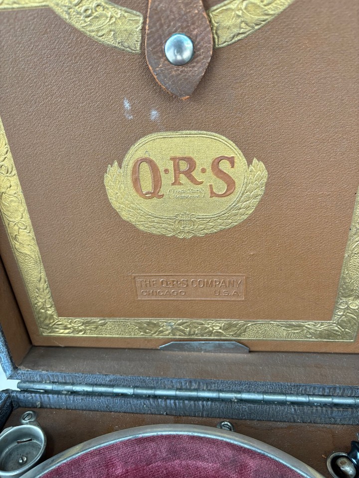 Antique QRS Chicago Portable Suitcase Wind-Up Phonograph | eBay
