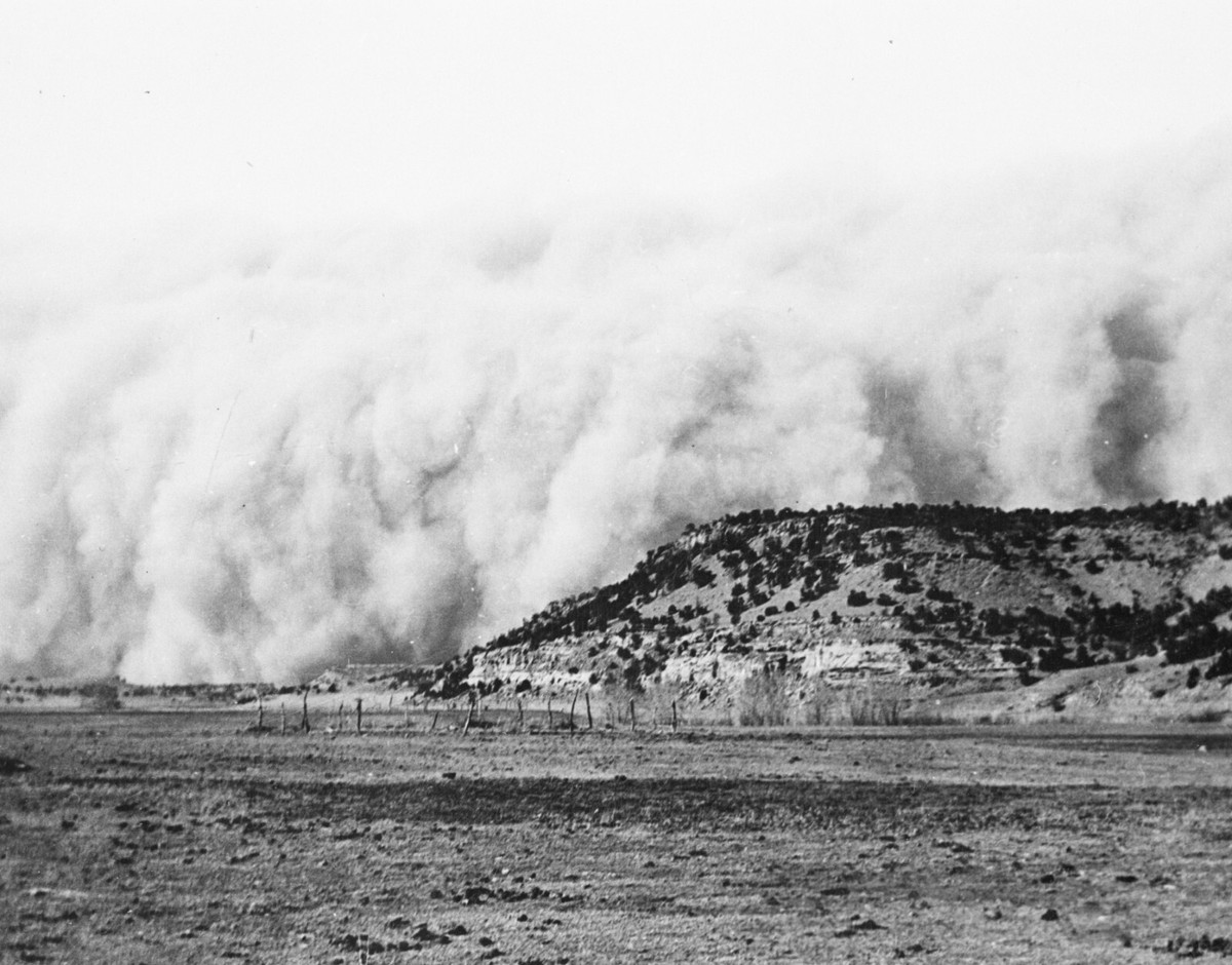 Dust Bowl Dust Storm Dust Storm, Hurricane Force Winds Leave Trail Of