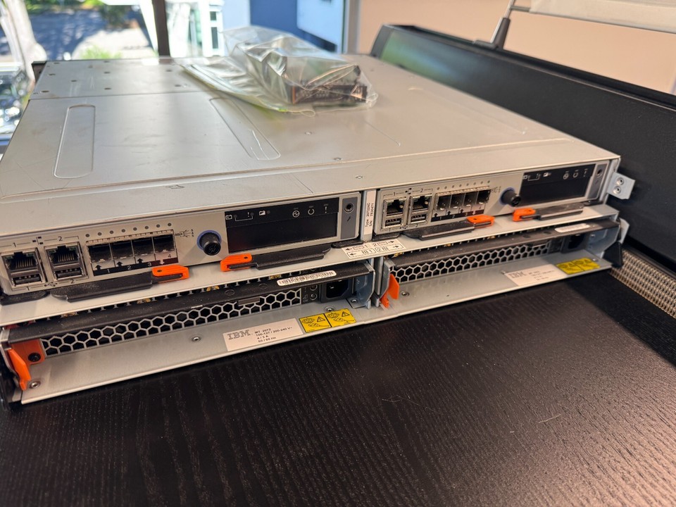 IBM Storwize V3700 00Y2613 - 24 Bay Expansion Array w/Controllers & SAS ...