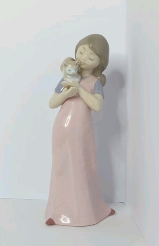 Nao by Lladro Porcelain Figurine Kitty Cuddles #1545 Young Girl Kitty ...