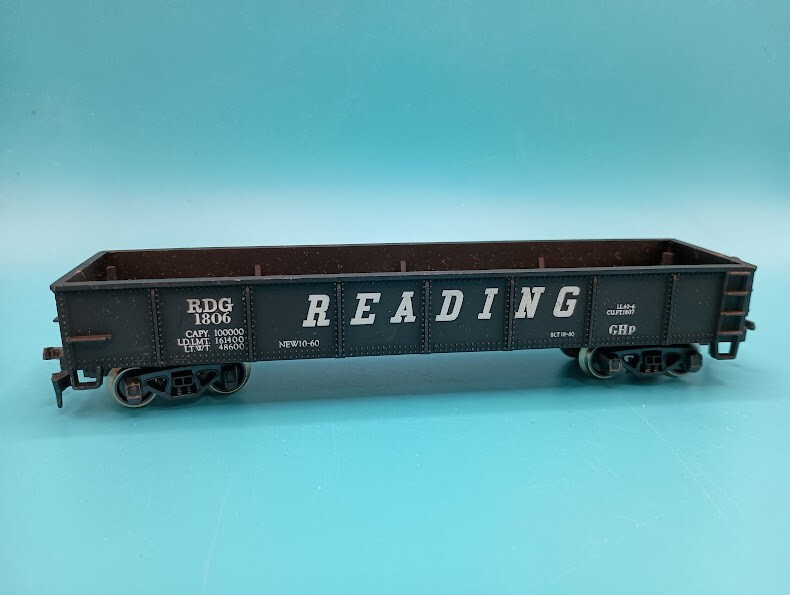 NOS! AHM HO READING RAIL ROAD LOT CABOOSE GONDOLA AND 4 BAY CENT FLOW ...
