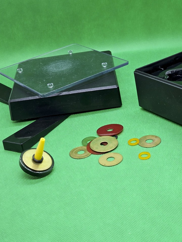 Levitron, The Amazing Anti-Gravity Top, ein physikalisches Spielzeung ...