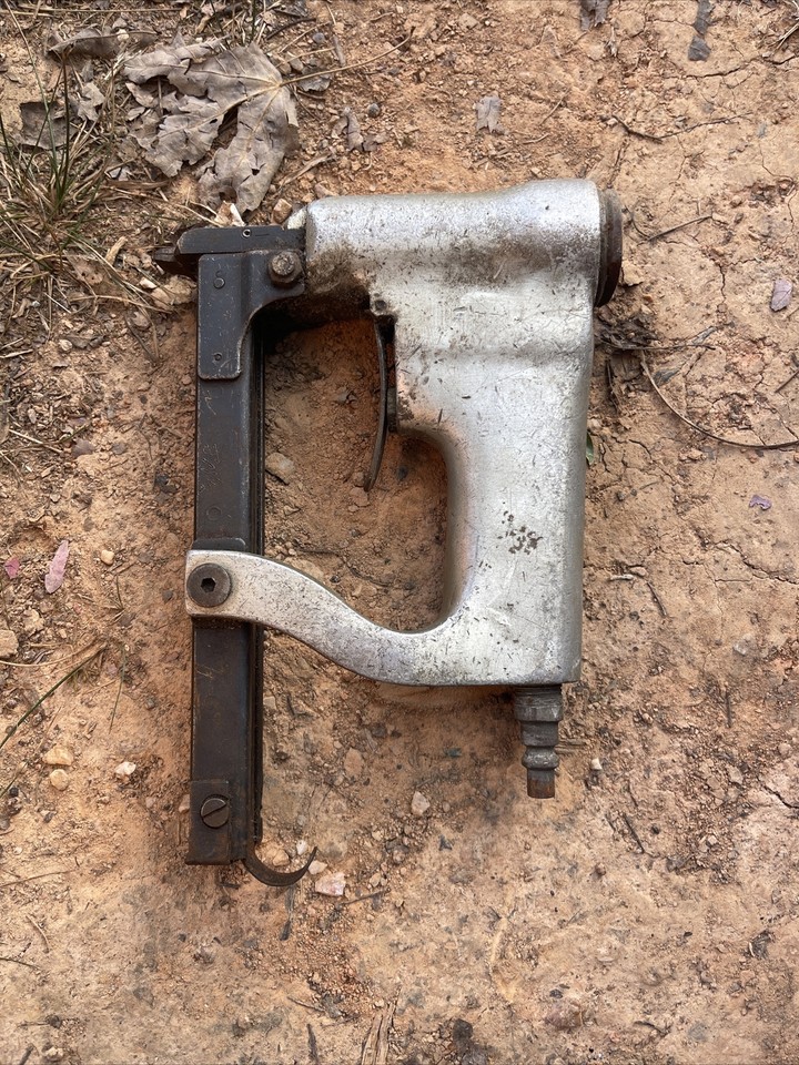 SENCO J5-7291797 PNEUMATIC AIR STAPLER TOOL - Missing spring & pusher ...