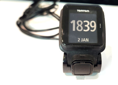 TOMTOM RUNNER CARDIO 8RS00 WATERPROOF GPS WATCH + CHARGER BOX#100 | eBay