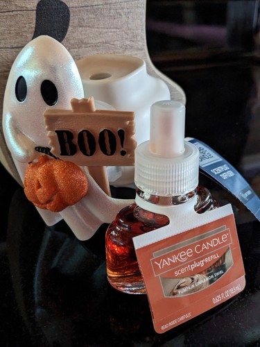 Yankee Candle Light Sensor Wall Plug In Ghost "Boo" With (1) Refill ...