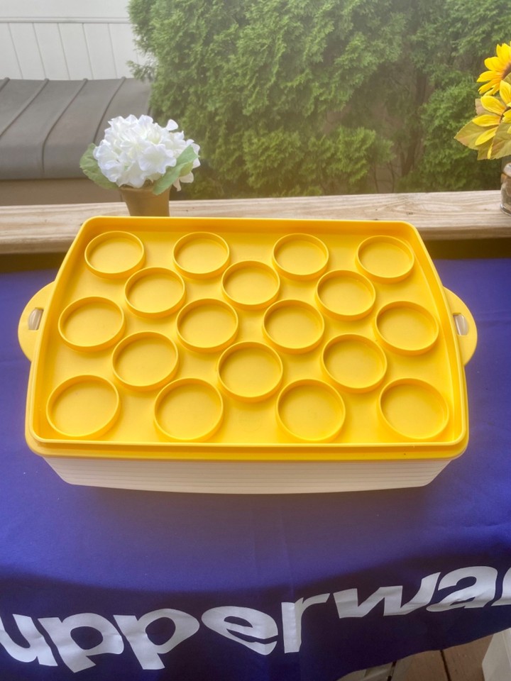 Tupperware Cake Taker Rectangle Cupcake Carrier Sunny Yellow Clear NEW ...