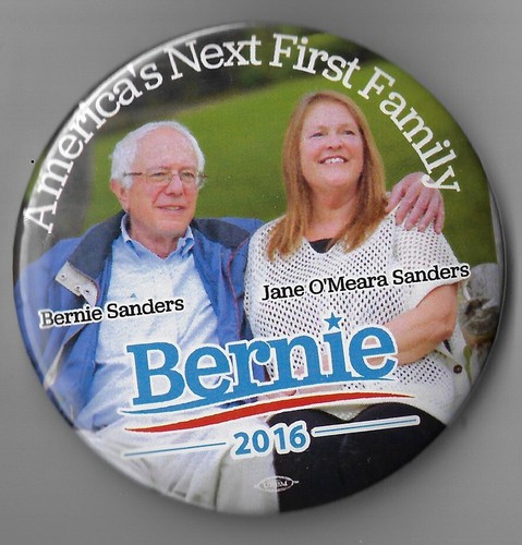 2016 Bernie Sanders w/Wife Democrat Primary Pin Ran Against Hillary 4 ...