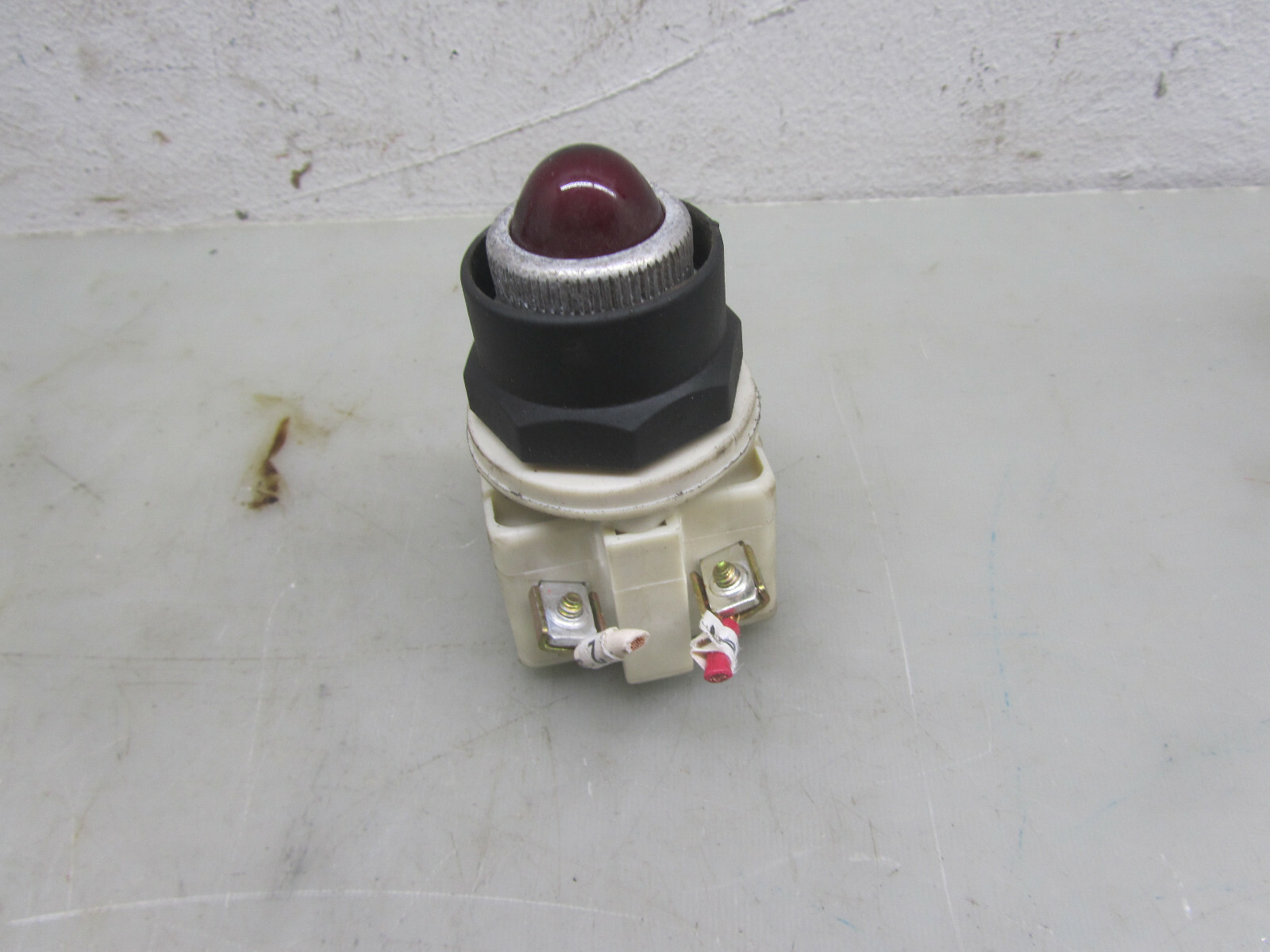 9001 KM1 GE LAMP 755, 110-120 V, 50-60Hz ILLUMINATED RED | eBay