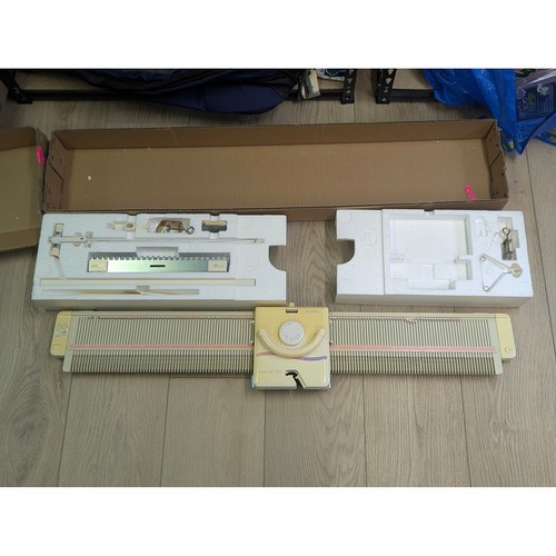 Silver Reed LK150 Knitting Machine Portable 6.5mm Mid Gauge Craft Tool ...