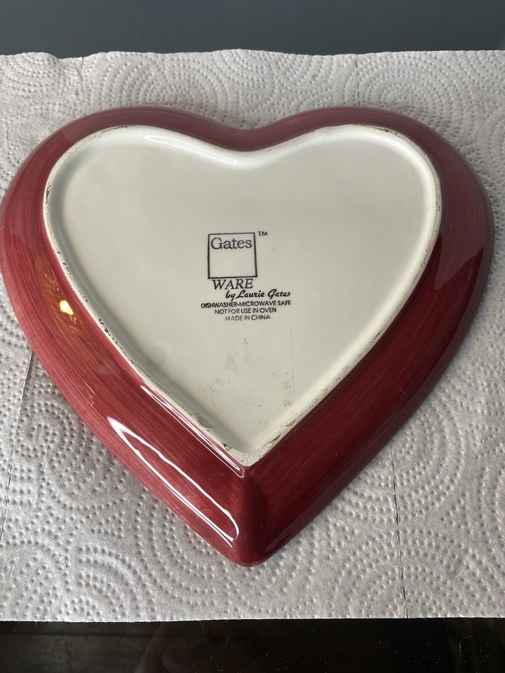 GATES WARE BY LAURIE GATES HEART SHAPED PLATE RED W WHITE SWIRL DESIGN ...