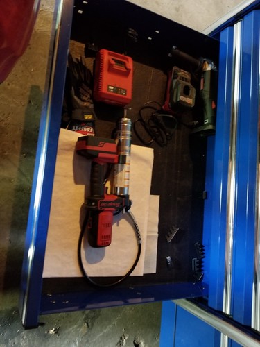 Snap-on Cordless 18v Grease Gun CGG8850 so Snap on 2 Speed 7500 PSI Max ...