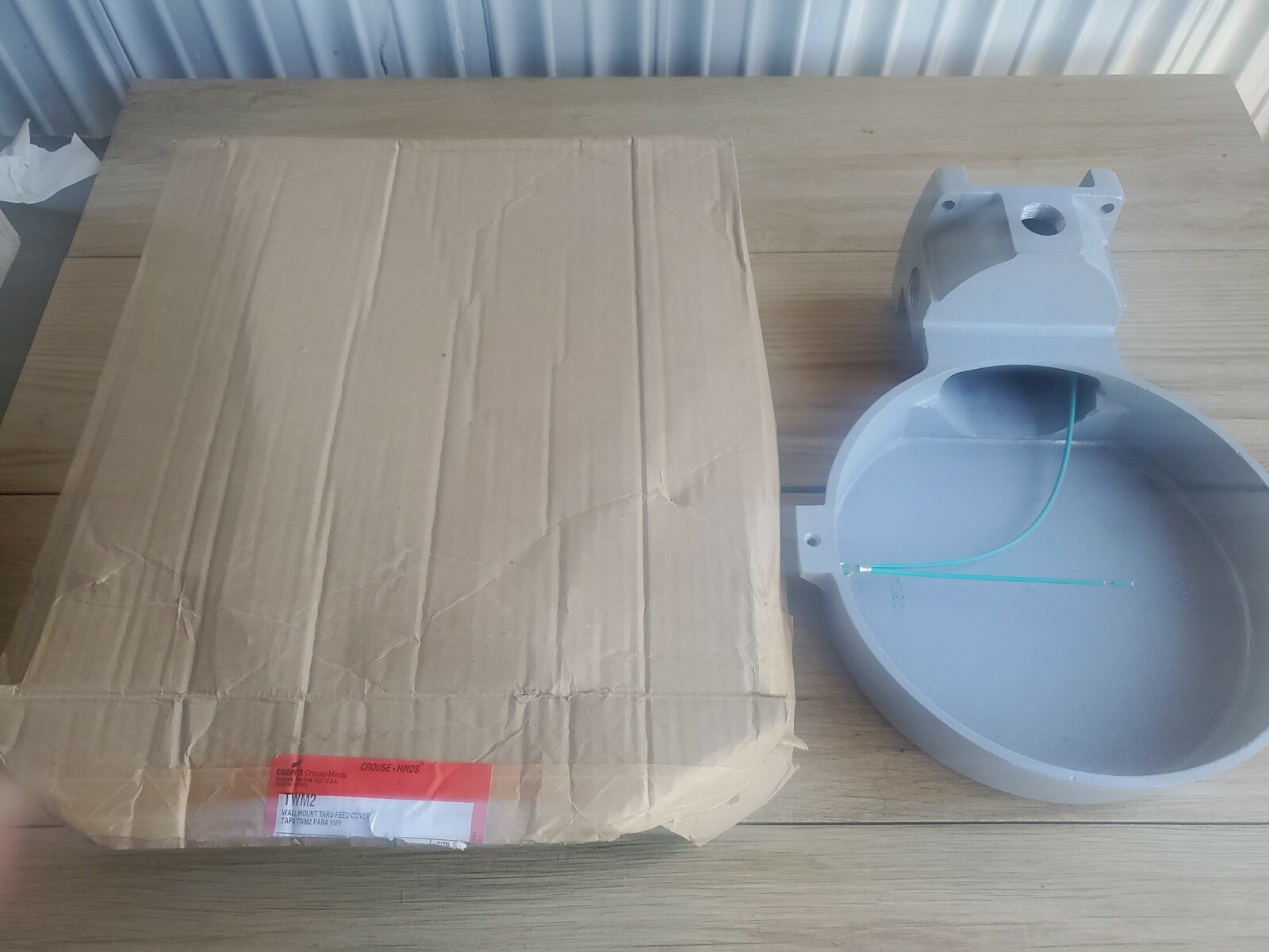 Cooper Crouse-Hinds TWM2 Wall Mount Thru Feed Cover for sale online | eBay