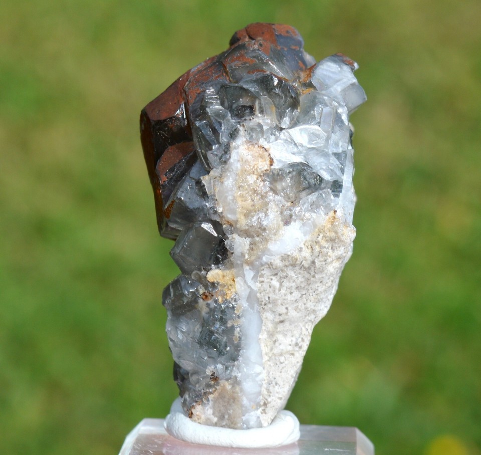 Calcite 95 grammes - Lompret quarry, Chimay, Hainaut, Wallonia ...