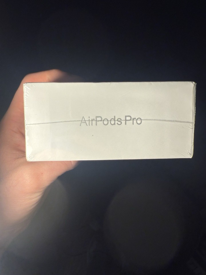 Apple AirPods Pro 2nd Generation with MagSafe Wireless Charging Case ...