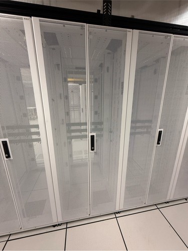 42U APC Enclosed Server Rack AR3350 White | eBay