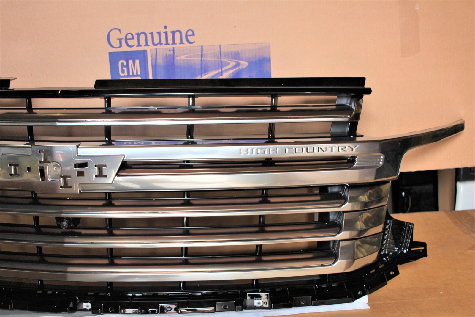 2021-2023 CHEVY TAHOE/SUBURBAN UPPER GRILLE OEM NEW - 85115299 HIGH ...