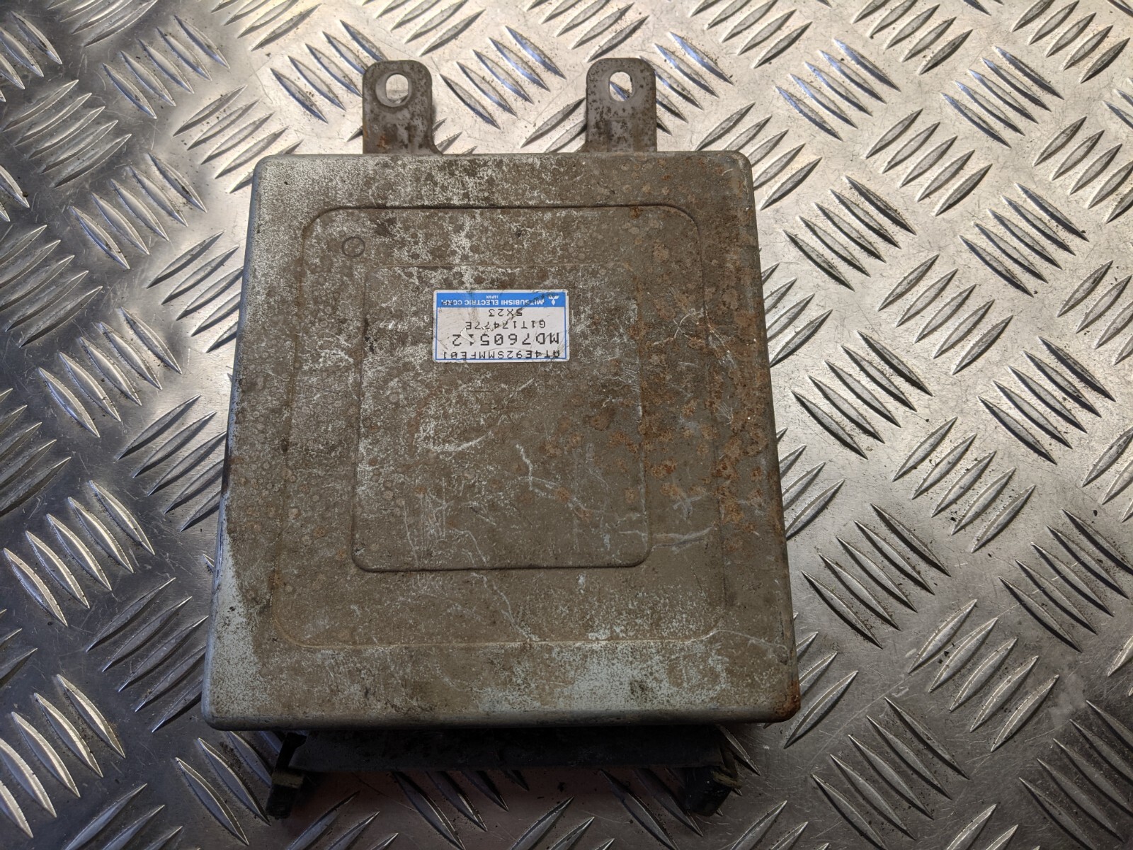 B413 Mitsubishi Engine Control Unit ECU MD760512 G1T17477E | eBay