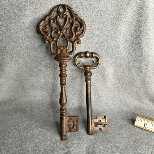 Vintage Skeleton Keys Lot of 2 Metal Heavy Gothic Looking Gate Large 11 ...