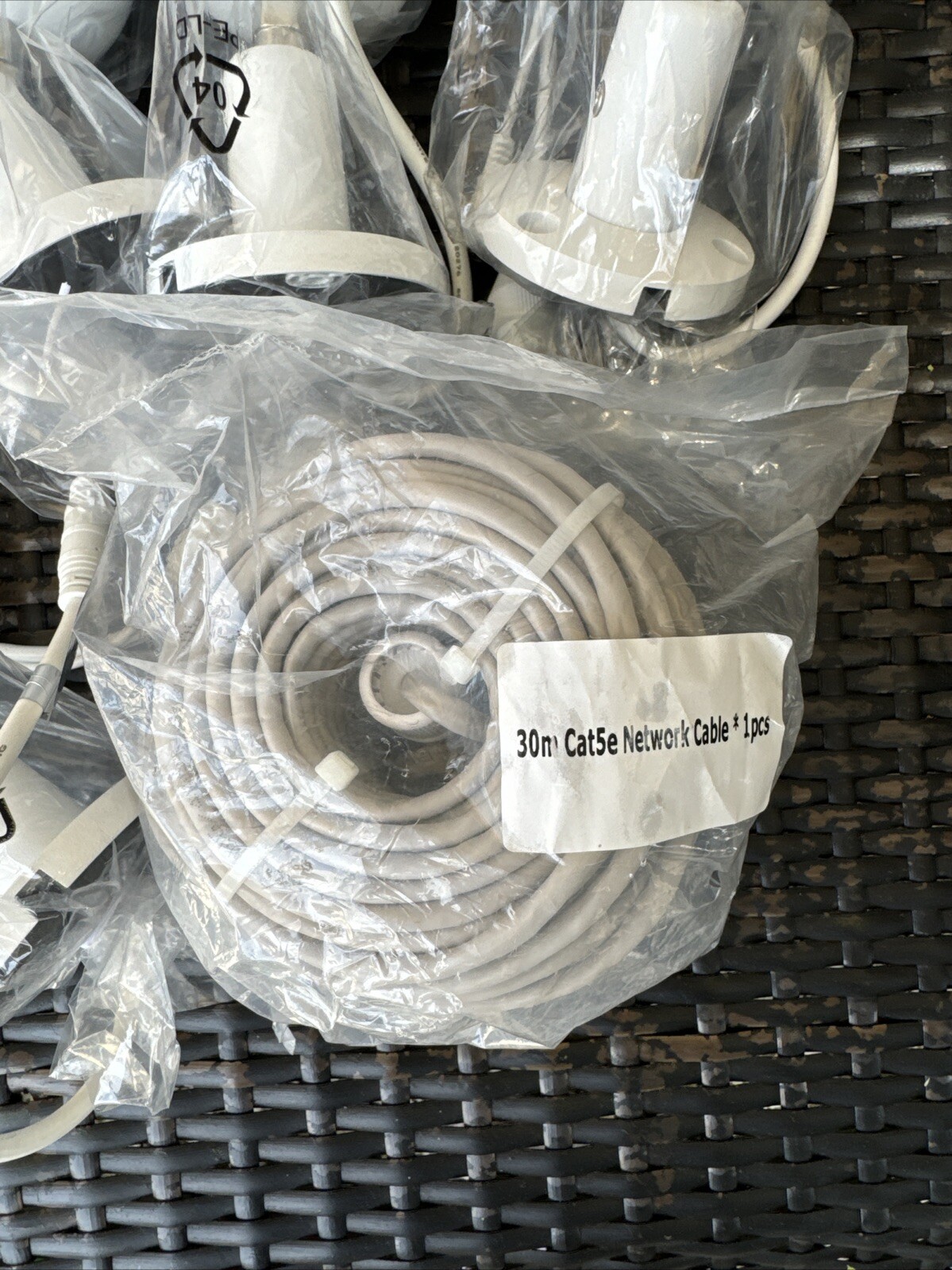 Lorex E893AB-Z 4K Security Camera Bundle (x5) Plus 30m Cat5e Network ...