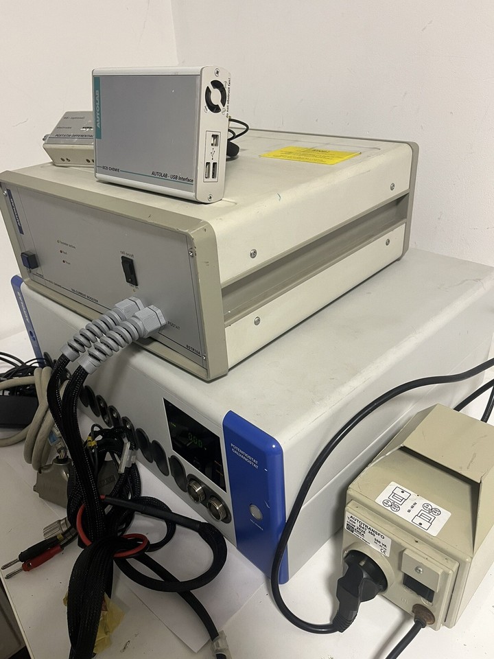 AUTOLAB PGSTAT30, booster BSTR10A Potentiostat Galvanostat With Extra s ...
