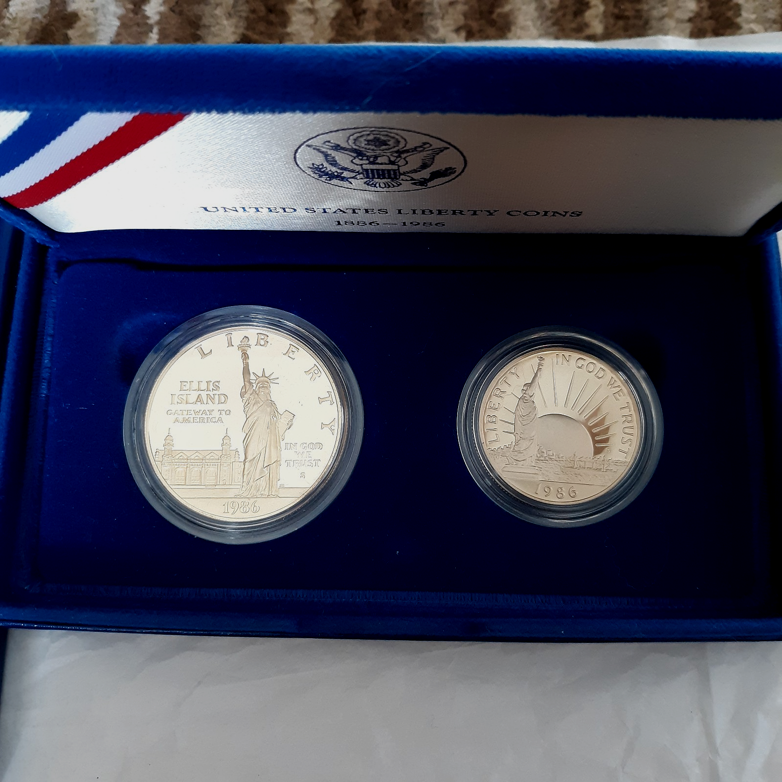 Uncirulated 1986 Statue Of Liberty Silver Dollar and Clad Half 2 Coin ...