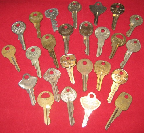 VTG Lot 25 Miscellaneous Small Keys Steampunk Jewelry Making Craft ...