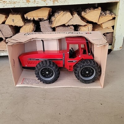 ERTL International Harvester IH 7488 2+2 Anteater 1/16 Scale USA ...
