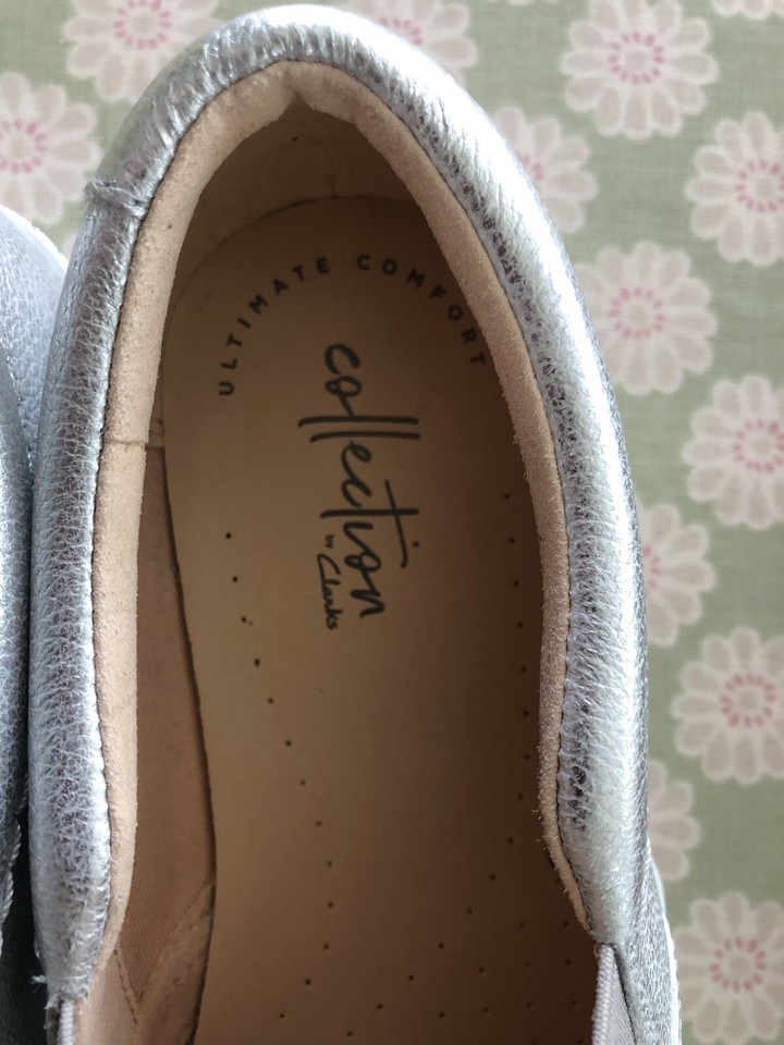 Ladies Clarks Glove Puppet Loafer Shoes in silver. UK Size 3. BRAND NEW ...