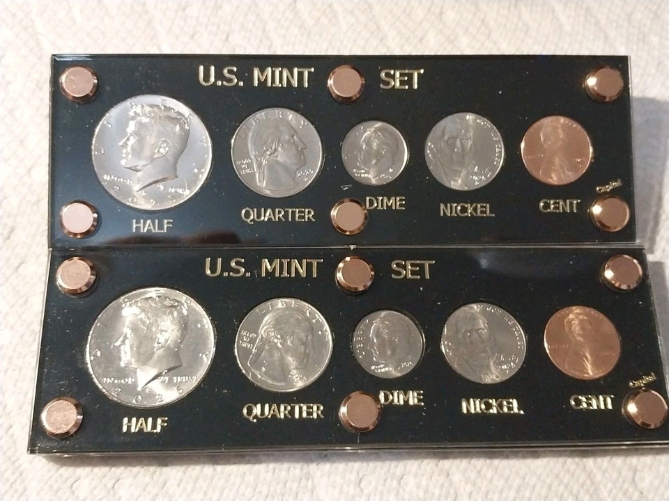 2025 MINT SET IN CAPITAL PLASTICS HOLDERS WITH SUPERIOR METALLIC COPPER ...