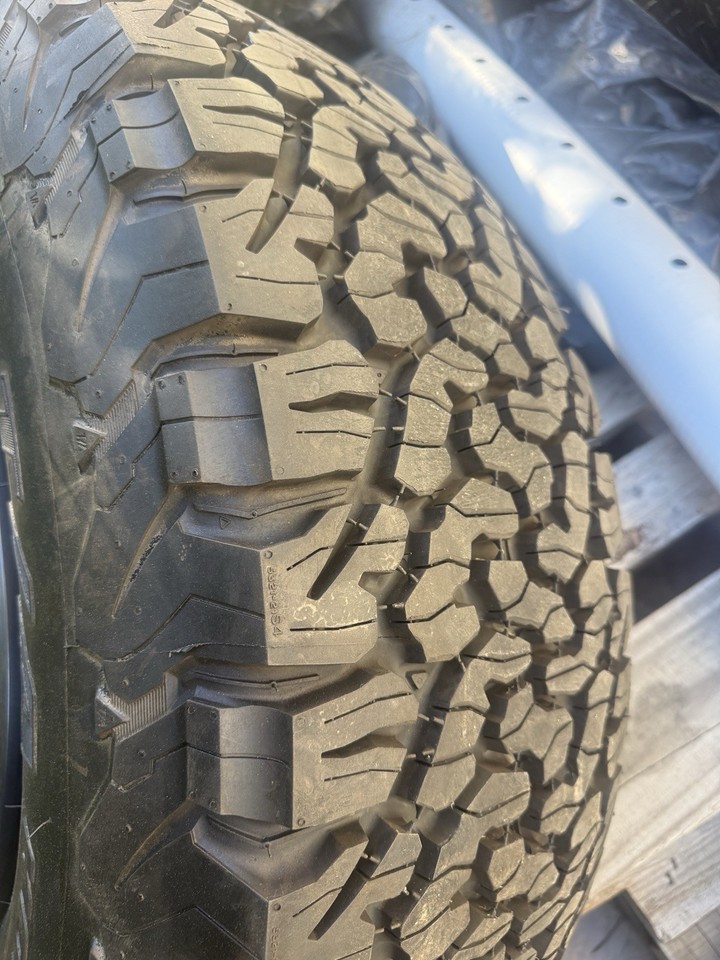 2025 Ford F-150 Raptor R OEM 17” Beadlock Wheels + 37” Tires | eBay