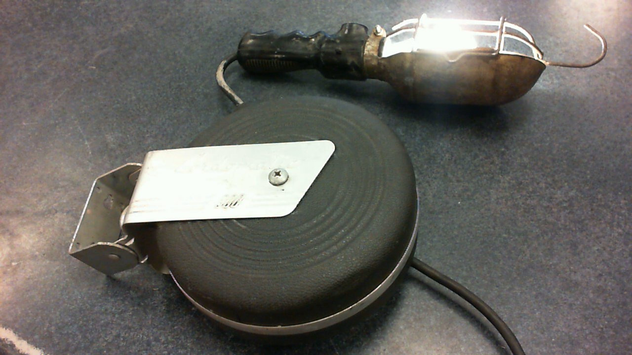 Vintage Cordomatic 900 Heavy Duty Retractable Drop Light Reel And ...
